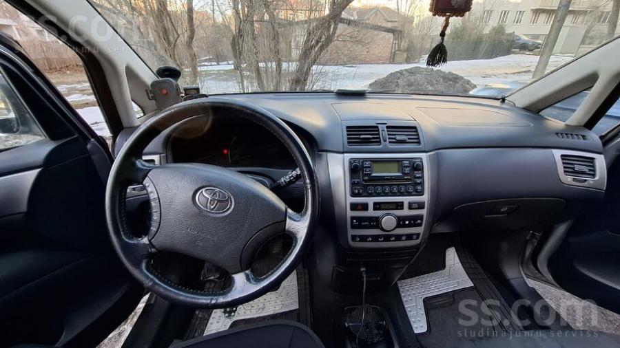Серый Тойота Авенсис Версо 2004 в Рига, объемом двигателя 2.00 л и пробегом 360 тыс. км за 1700 €, фото 6 на AUTOMOTO.COM.LV