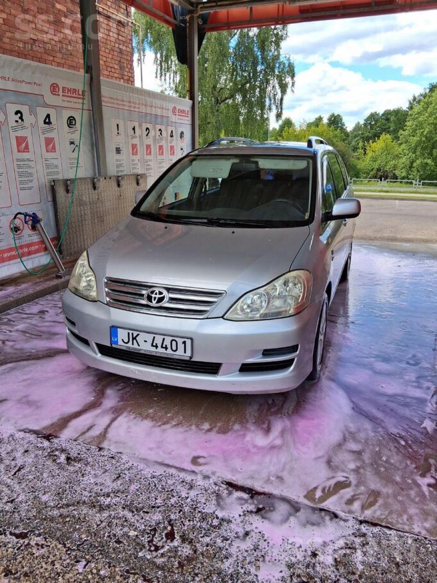 Pelēks Toyota avensis-verso 2005 Daugavpils, ar dzinēja tilpumu 2.00 L un nobraukumu 347 tūkst. km par 1200 €, foto 1 vietnē AUTOMOTO.COM.LV