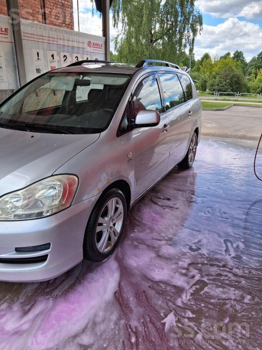 Pelēks Toyota avensis-verso 2005 Daugavpils, ar dzinēja tilpumu 2.00 L un nobraukumu 347 tūkst. km par 1200 €, foto 3 vietnē AUTOMOTO.COM.LV