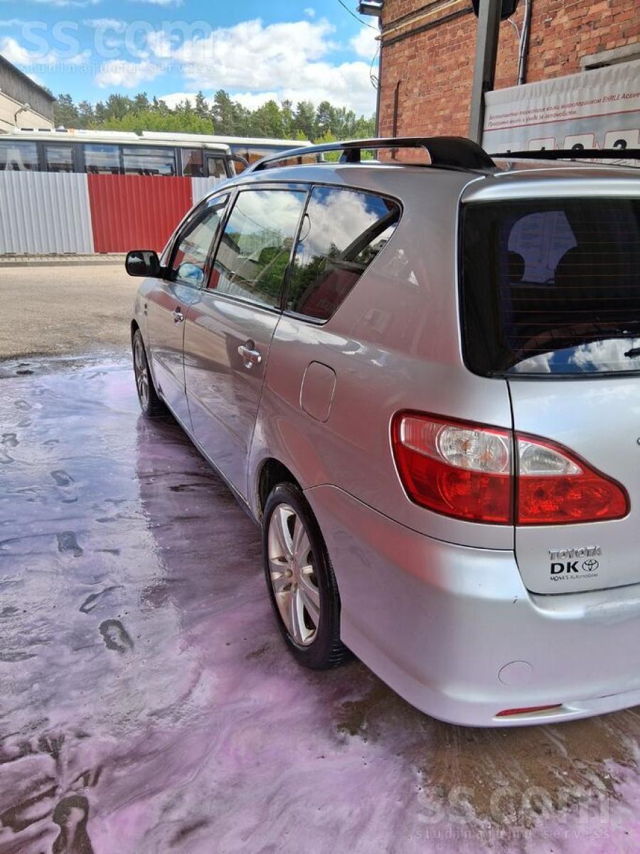 Pelēks Toyota avensis-verso 2005 Daugavpils, ar dzinēja tilpumu 2.00 L un nobraukumu 347 tūkst. km par 1200 €, foto 4 vietnē AUTOMOTO.COM.LV