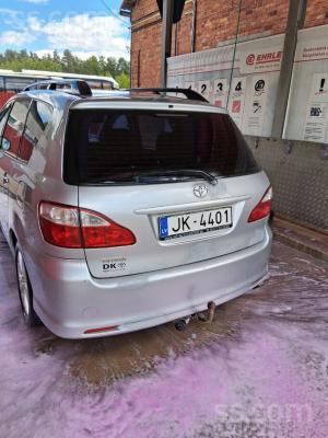 Pelēks Toyota avensis-verso 2005 Daugavpils, ar dzinēja tilpumu 2.00 L un nobraukumu 347 tūkst. km par 1200 €, foto 5 vietnē AUTOMOTO.COM.LV