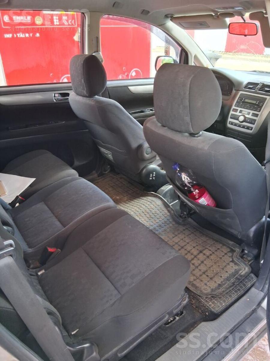 Pelēks Toyota avensis-verso 2005 Daugavpils, ar dzinēja tilpumu 2.00 L un nobraukumu 347 tūkst. km par 1200 €, foto 7 vietnē AUTOMOTO.COM.LV
