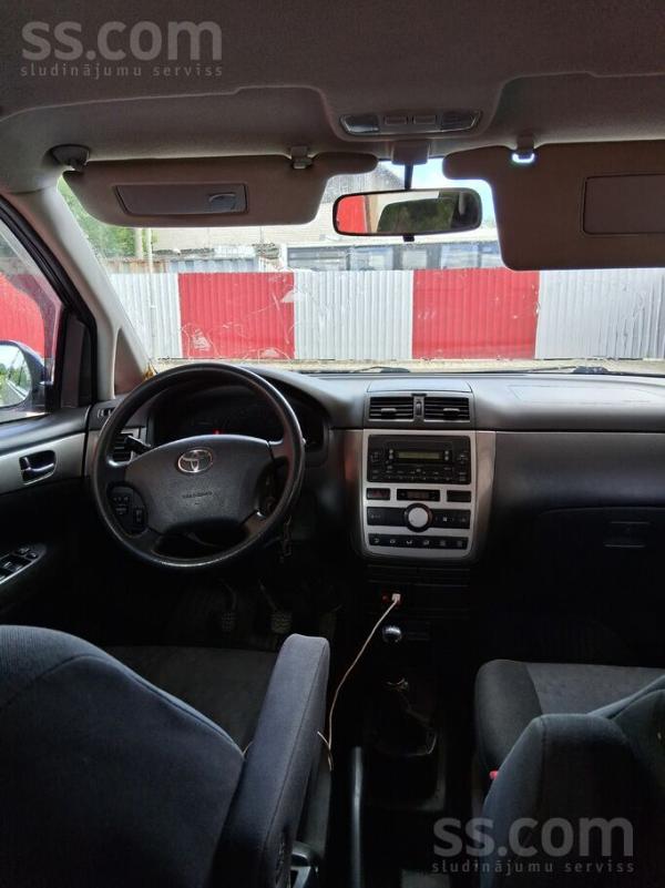 Pelēks Toyota avensis-verso 2005 Daugavpils, ar dzinēja tilpumu 2.00 L un nobraukumu 347 tūkst. km par 1200 €, foto 7 vietnē AUTOMOTO.COM.LV