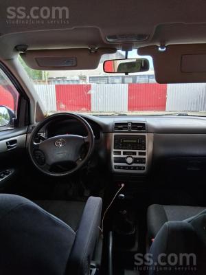 Pelēks Toyota avensis-verso 2005 Daugavpils, ar dzinēja tilpumu 2.00 L un nobraukumu 347 tūkst. km par 1200 €, foto 8 vietnē AUTOMOTO.COM.LV