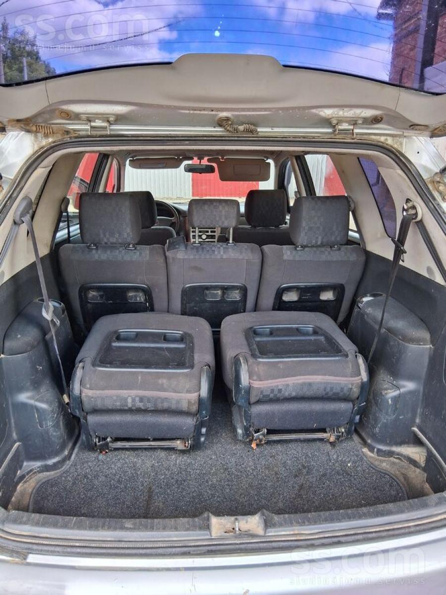 Pelēks Toyota avensis-verso 2005 Daugavpils, ar dzinēja tilpumu 2.00 L un nobraukumu 347 tūkst. km par 1200 €, foto 9 vietnē AUTOMOTO.COM.LV