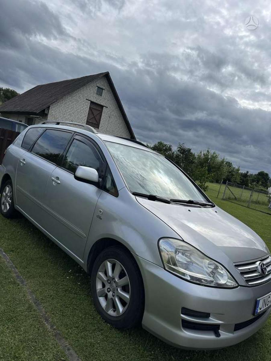 Grey Toyota avensis-verso 2005 in Vilnius, with an engine capacity of 2.00 L and mileage of 266 thousand km for 1100 €, photo 3 on AUTOMOTO.COM.LV