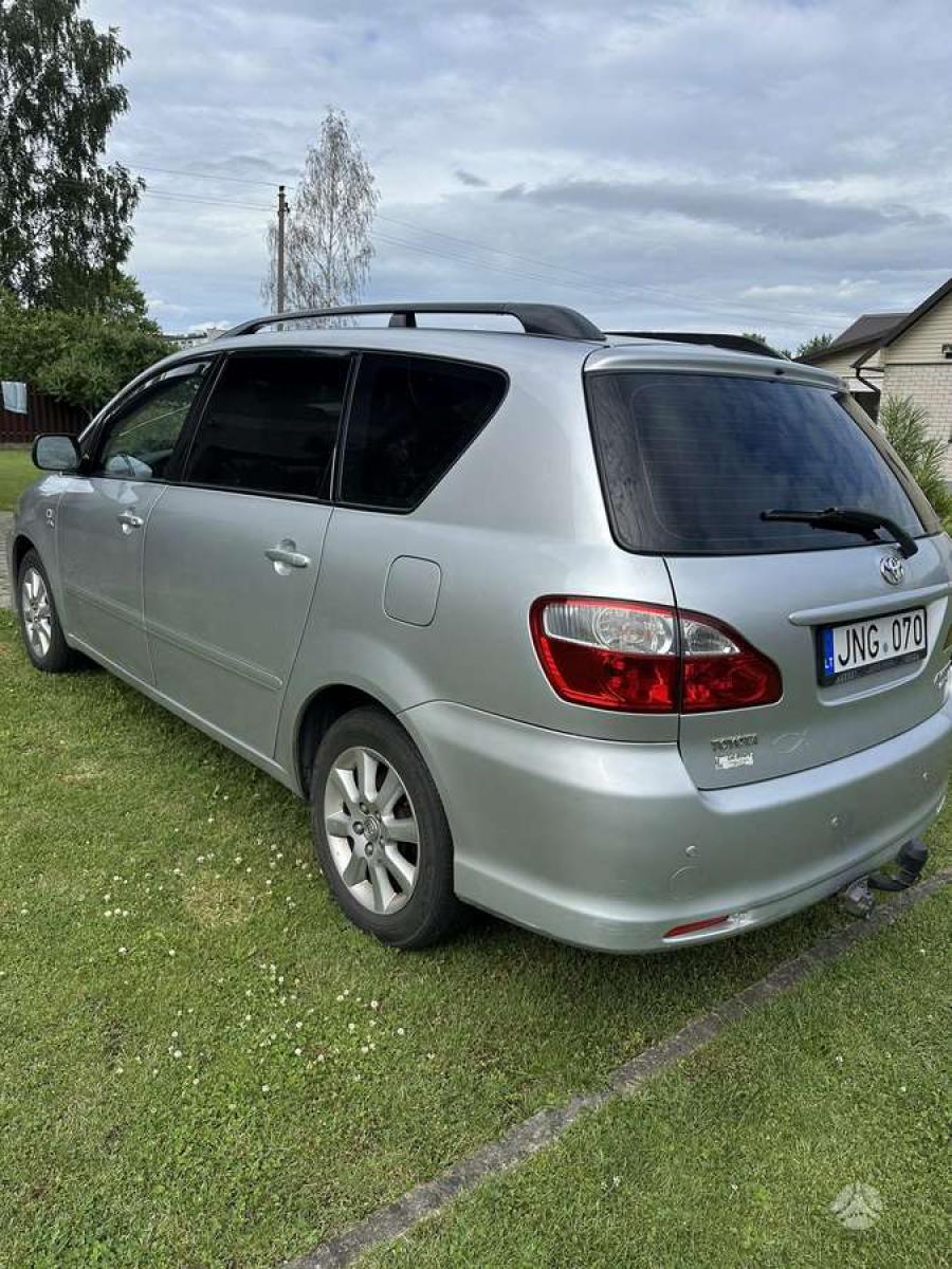 Grey Toyota avensis-verso 2005 in Vilnius, with an engine capacity of 2.00 L and mileage of 266 thousand km for 1100 €, photo 5 on AUTOMOTO.COM.LV