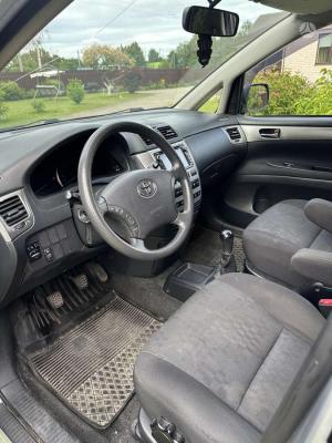 Grey Toyota avensis-verso 2005 in Vilnius, with an engine capacity of 2.00 L and mileage of 266 thousand km for 1100 €, photo 6 on AUTOMOTO.COM.LV