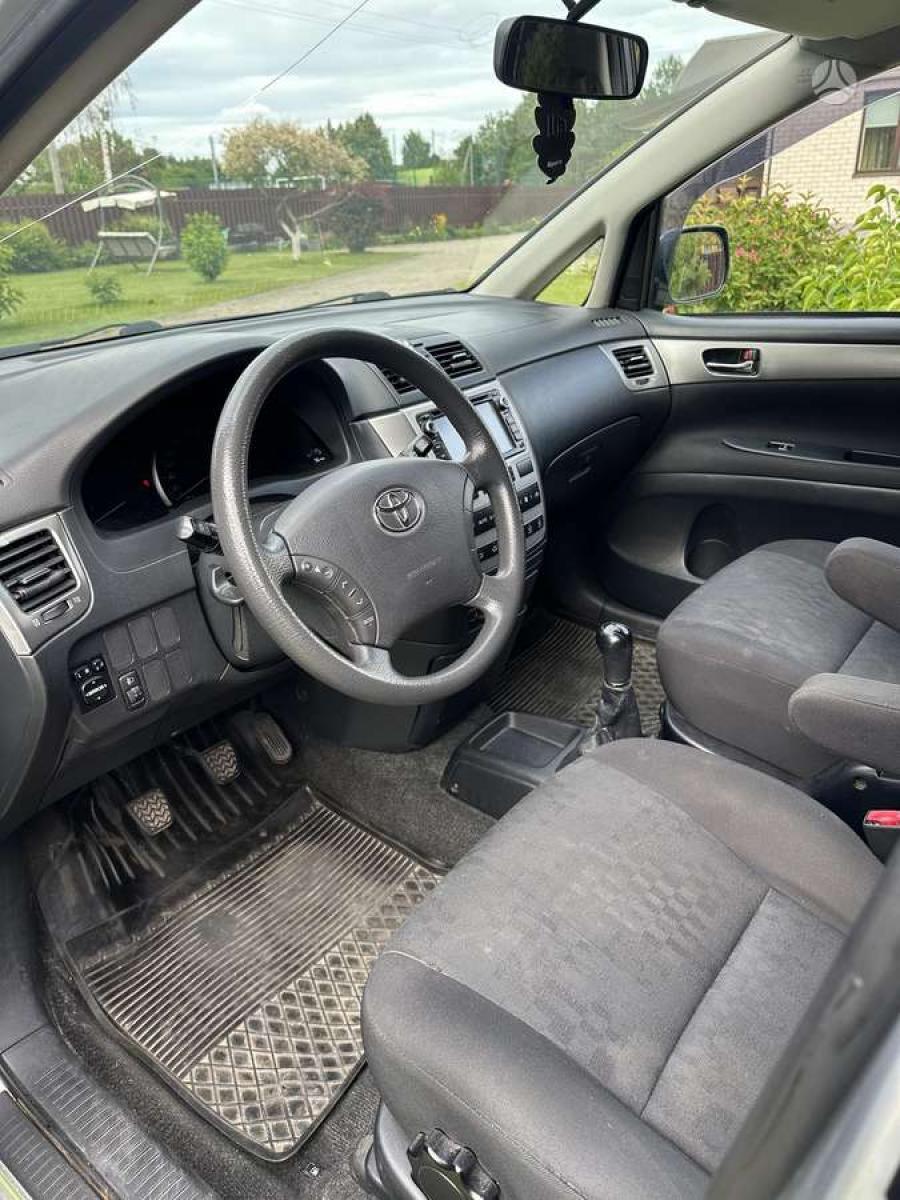 Grey Toyota avensis-verso 2005 in Vilnius, with an engine capacity of 2.00 L and mileage of 266 thousand km for 1100 €, photo 6 on AUTOMOTO.COM.LV