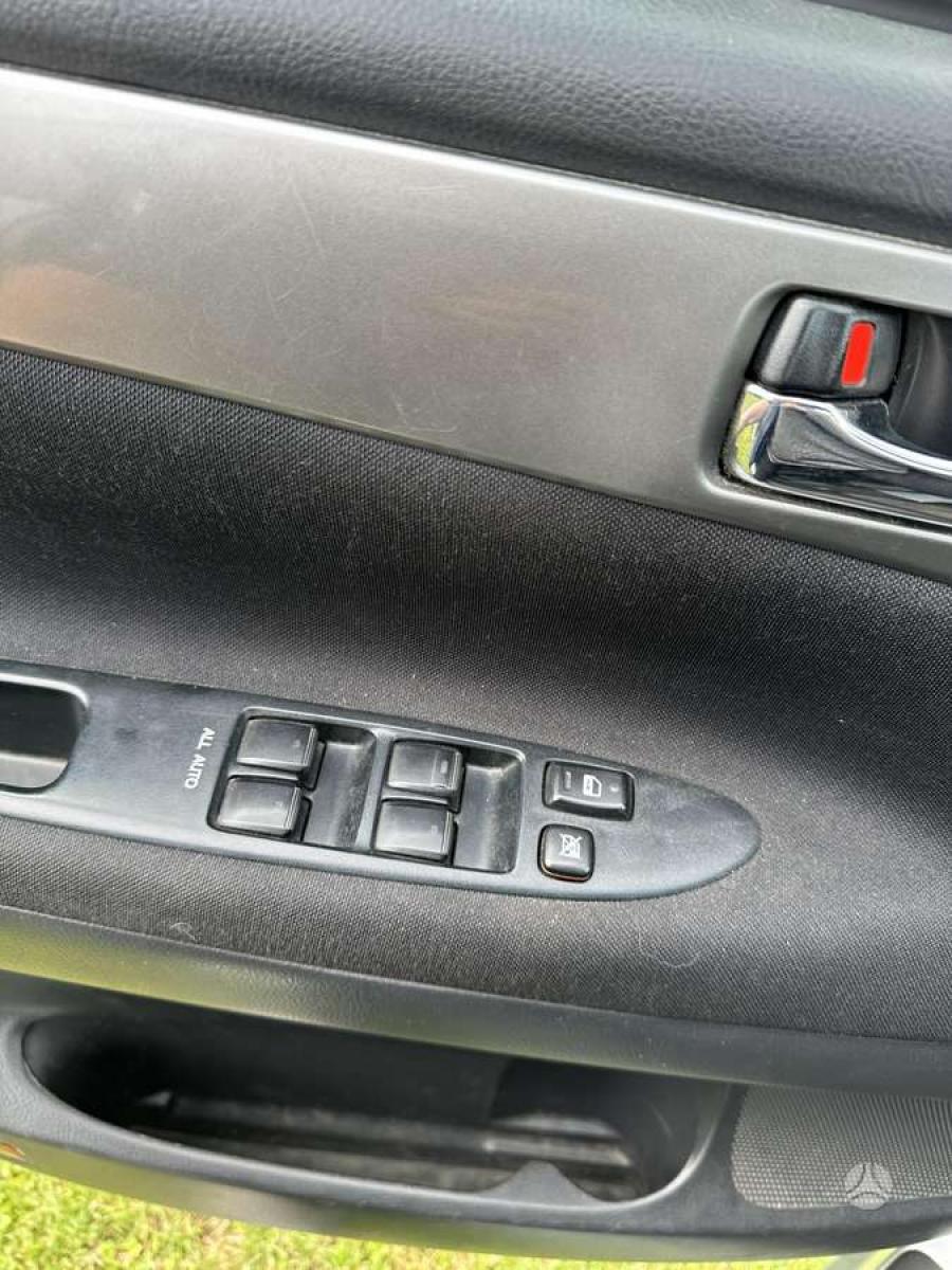 Grey Toyota avensis-verso 2005 in Vilnius, with an engine capacity of 2.00 L and mileage of 266 thousand km for 1100 €, photo 15 on AUTOMOTO.COM.LV