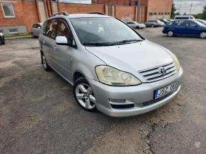 Серый Тойота Авенсис Версо 2005 в Шяуляй, объемом двигателя 2.00 л и пробегом 365 тыс. км за 1350 €, фото  на AUTOMOTO.COM.LV