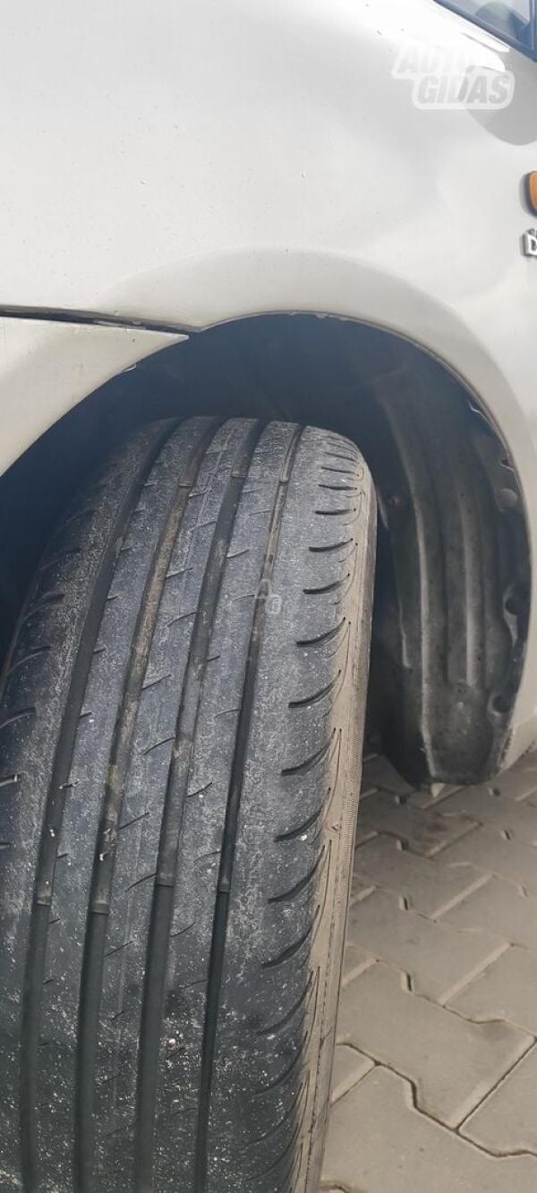 Grey Toyota avensis-verso 2001 in Vilnius, with an engine capacity of 2.00 L and mileage of 379 thousand km for 1600 €, photo 3 on AUTOMOTO.COM.LV