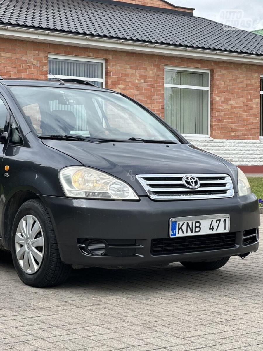 Pelēks Toyota avensis-verso 2003 Viļņa, ar dzinēja tilpumu 2.00 L un nobraukumu 402 tūkst. km par 1350 €, foto 3 vietnē AUTOMOTO.COM.LV