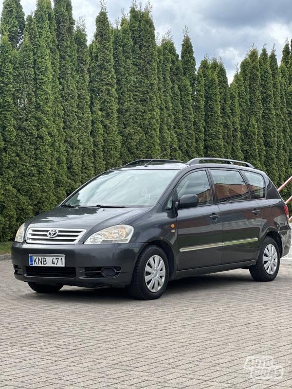 Pelēks Toyota avensis-verso 2003 Viļņa, ar dzinēja tilpumu 2.00 L un nobraukumu 402 tūkst. km par 1350 €, foto 5 vietnē AUTOMOTO.COM.LV