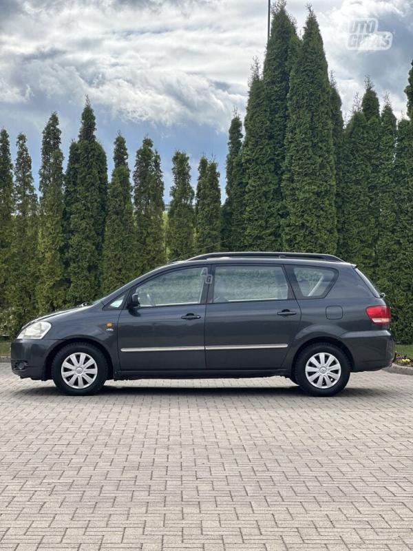 Pelēks Toyota avensis-verso 2003 Viļņa, ar dzinēja tilpumu 2.00 L un nobraukumu 402 tūkst. km par 1350 €, foto 7 vietnē AUTOMOTO.COM.LV