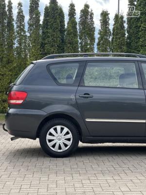 Pelēks Toyota avensis-verso 2003 Viļņa, ar dzinēja tilpumu 2.00 L un nobraukumu 402 tūkst. km par 1350 €, foto 12 vietnē AUTOMOTO.COM.LV