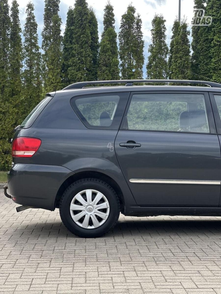 Pelēks Toyota avensis-verso 2003 Viļņa, ar dzinēja tilpumu 2.00 L un nobraukumu 402 tūkst. km par 1350 €, foto 12 vietnē AUTOMOTO.COM.LV