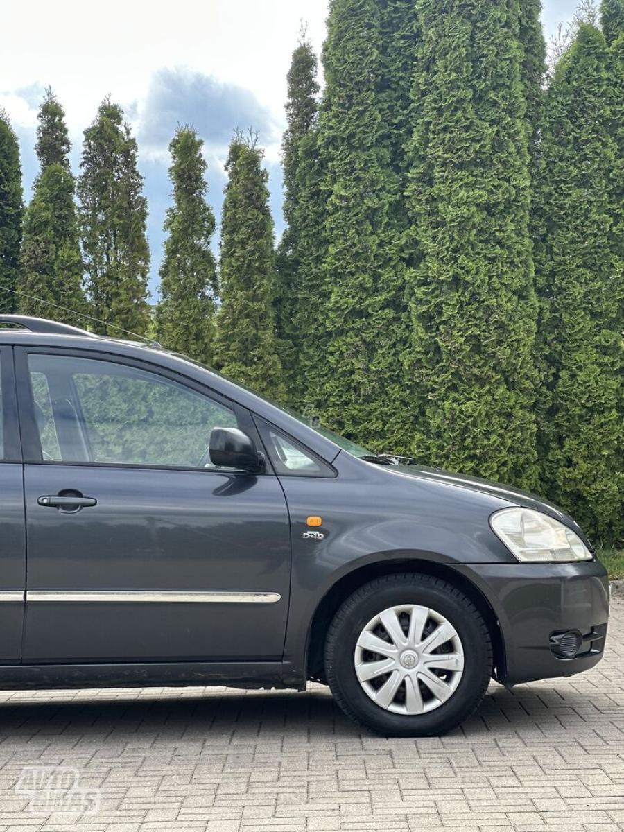 Pelēks Toyota avensis-verso 2003 Viļņa, ar dzinēja tilpumu 2.00 L un nobraukumu 402 tūkst. km par 1350 €, foto 13 vietnē AUTOMOTO.COM.LV