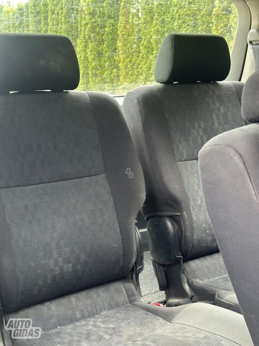 Pelēks Toyota avensis-verso 2003 Viļņa, ar dzinēja tilpumu 2.00 L un nobraukumu 402 tūkst. km par 1350 €, foto 21 vietnē AUTOMOTO.COM.LV