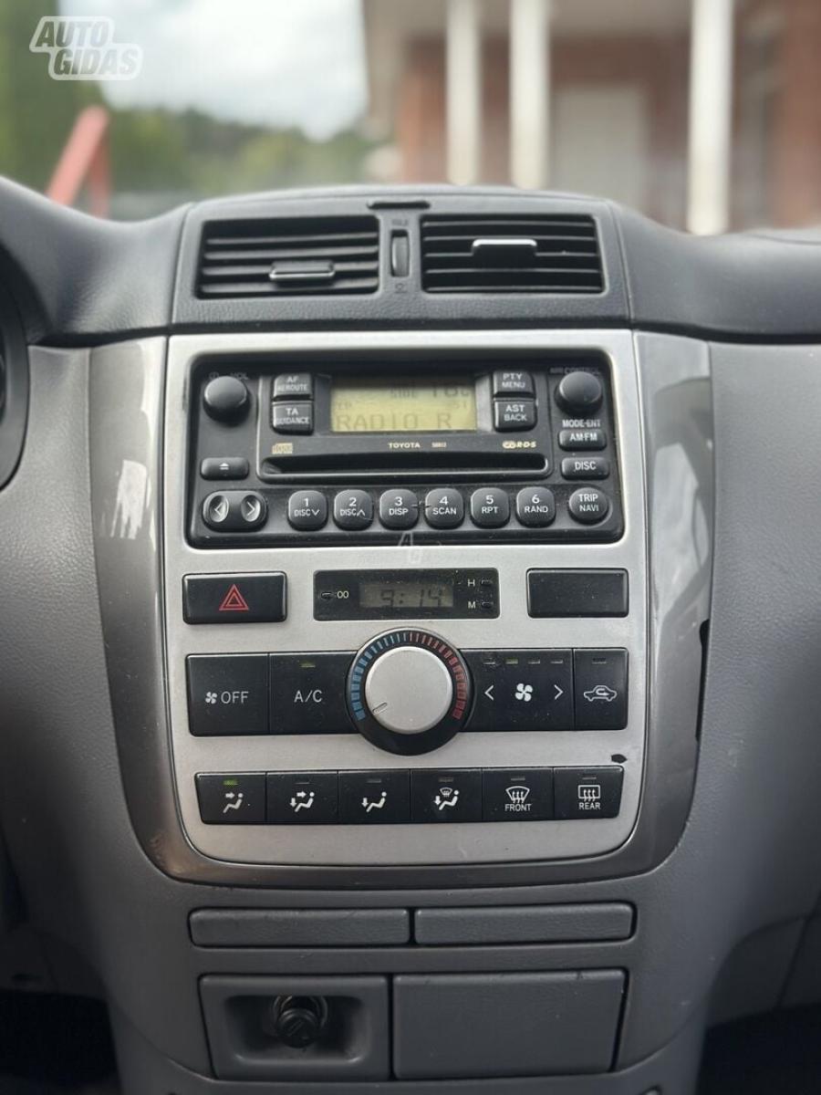 Pelēks Toyota avensis-verso 2003 Viļņa, ar dzinēja tilpumu 2.00 L un nobraukumu 402 tūkst. km par 1350 €, foto 26 vietnē AUTOMOTO.COM.LV