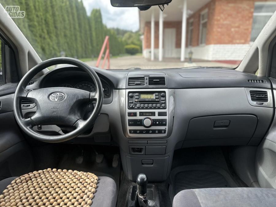 Pelēks Toyota avensis-verso 2003 Viļņa, ar dzinēja tilpumu 2.00 L un nobraukumu 402 tūkst. km par 1350 €, foto 28 vietnē AUTOMOTO.COM.LV