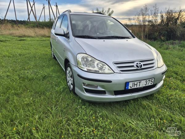 Pelēks Toyota avensis-verso 2003 Panevēža, ar dzinēja tilpumu 2.00 L un nobraukumu 339 tūkst. km par 1200 €, foto 1 vietnē AUTOMOTO.COM.LV