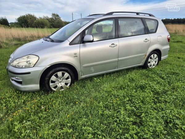 Pelēks Toyota avensis-verso 2003 Panevēža, ar dzinēja tilpumu 2.00 L un nobraukumu 339 tūkst. km par 1200 €, foto 5 vietnē AUTOMOTO.COM.LV
