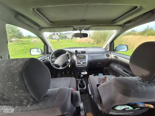 Pelēks Toyota avensis-verso 2003 Panevēža, ar dzinēja tilpumu 2.00 L un nobraukumu 339 tūkst. km par 1200 €, foto 8 vietnē AUTOMOTO.COM.LV