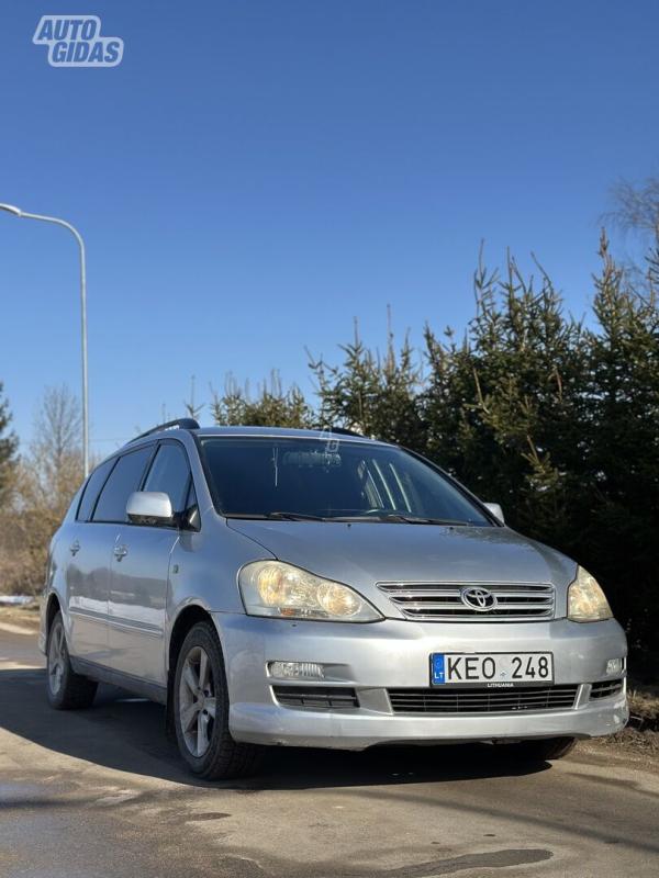 Grey Toyota avensis-verso 2004 in Vilnius, with an engine capacity of 2.00 L and mileage of 395 thousand km for 1100 €, photo 1 on AUTOMOTO.COM.LV