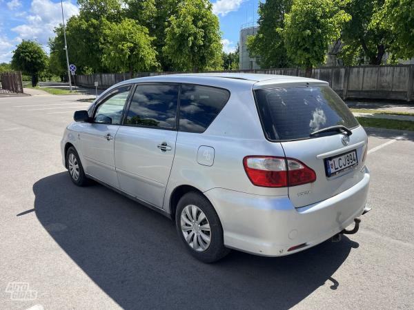 Pelēks Toyota avensis-verso 2004 Panevēža, ar dzinēja tilpumu 2.00 L un nobraukumu 360 tūkst. km par 800 €, foto 5 vietnē AUTOMOTO.COM.LV