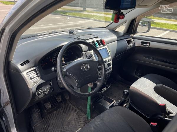 Pelēks Toyota avensis-verso 2004 Panevēža, ar dzinēja tilpumu 2.00 L un nobraukumu 360 tūkst. km par 800 €, foto 8 vietnē AUTOMOTO.COM.LV