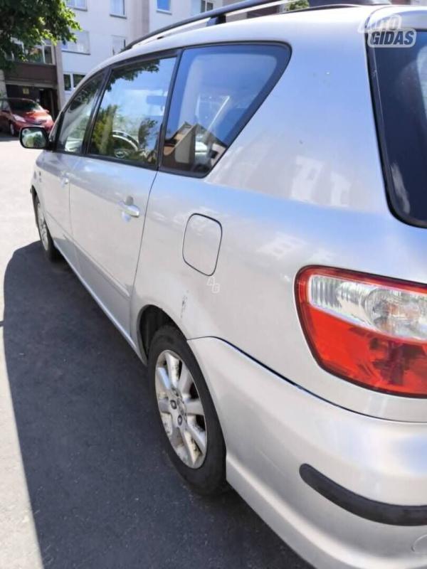 Grey Toyota avensis-verso 2005 in Vilnius, with an engine capacity of 2.00 L and mileage of 313 thousand km for 1100 €, photo 3 on AUTOMOTO.COM.LV