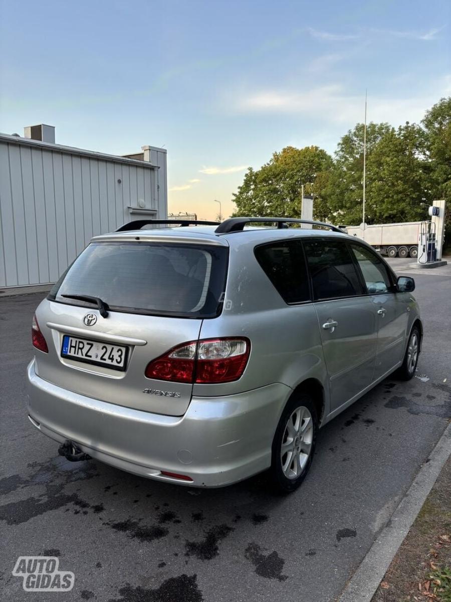 Серый Тойота Авенсис Версо 2005 в Алитус, объемом двигателя 2.00 л и пробегом 357 тыс. км за 1200 €, фото 4 на AUTOMOTO.COM.LV
