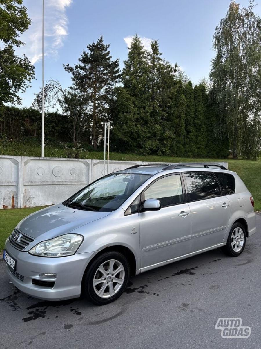 Серый Тойота Авенсис Версо 2005 в Алитус, объемом двигателя 2.00 л и пробегом 357 тыс. км за 1200 €, фото 6 на AUTOMOTO.COM.LV