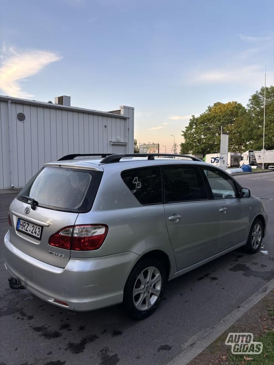 Серый Тойота Авенсис Версо 2005 в Алитус, объемом двигателя 2.00 л и пробегом 357 тыс. км за 1200 €, фото 8 на AUTOMOTO.COM.LV