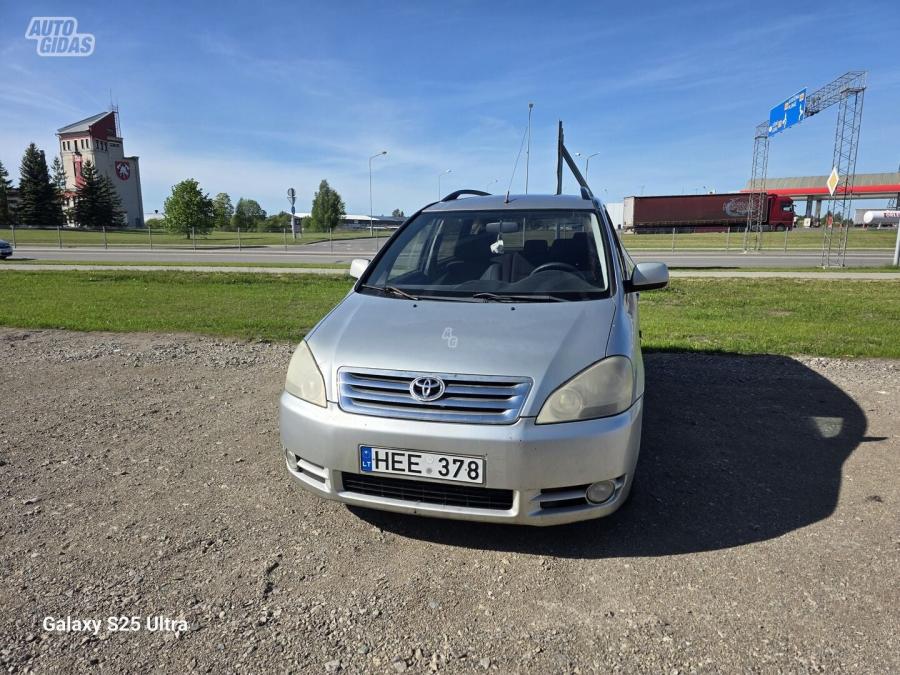 Тойота Авенсис Версо 2002 в Мажейкяй, объемом двигателя 2.00 л и пробегом 292 тыс. км за 850 €, фото 1 на AUTOMOTO.COM.LV