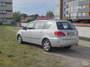 Тойота Авенсис Версо 2003 в Клайпеда, объемом двигателя 2.00 л и пробегом 300 тыс. км за 1450 €, фото  на AUTOMOTO.COM.LV