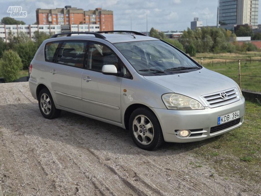 Тойота Авенсис Версо 2003 в Клайпеда, объемом двигателя 2.00 л и пробегом 300 тыс. км за 1450 €, фото 4 на AUTOMOTO.COM.LV