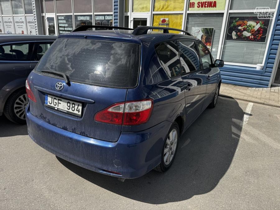 Toyota avensis-verso 2004 in Siauliai, with an engine capacity of 2.00 L and mileage of 285 thousand km for 850 €, photo 5 on AUTOMOTO.COM.LV