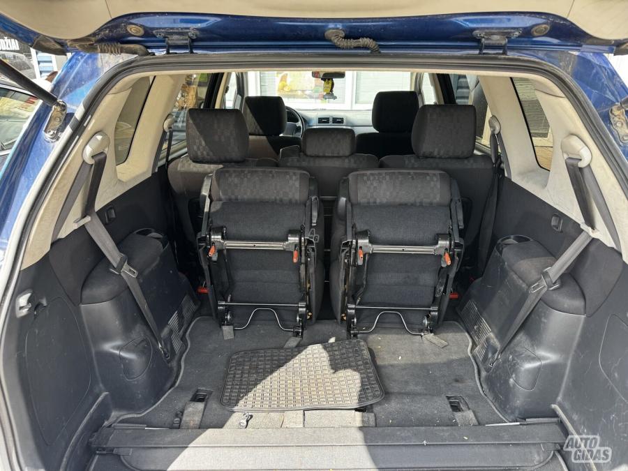 Toyota avensis-verso 2004 in Siauliai, with an engine capacity of 2.00 L and mileage of 285 thousand km for 850 €, photo 7 on AUTOMOTO.COM.LV