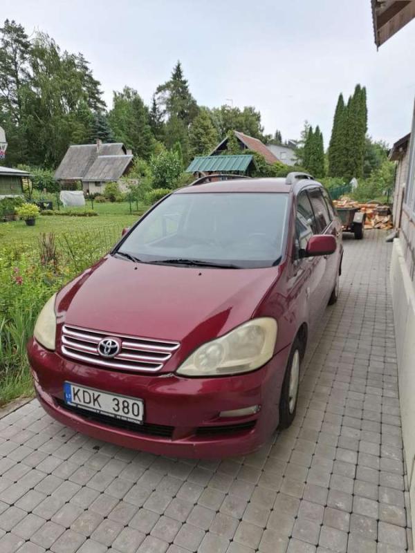 Sarkans Toyota avensis-verso 2005 Panevēža, ar dzinēja tilpumu 2.00 L un nobraukumu 388 tūkst. km par 1400 €, foto 2 vietnē AUTOMOTO.COM.LV