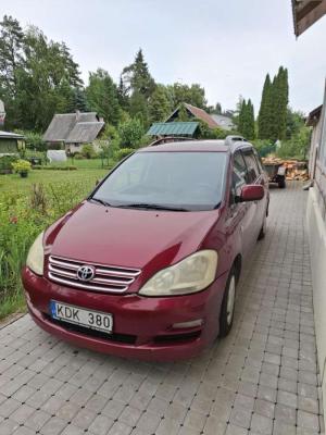 Sarkans Toyota avensis-verso 2005 Panevēža, ar dzinēja tilpumu 2.00 L un nobraukumu 388 tūkst. km par 1400 €, foto  vietnē AUTOMOTO.COM.LV
