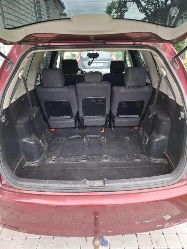 Sarkans Toyota avensis-verso 2005 Panevēža, ar dzinēja tilpumu 2.00 L un nobraukumu 388 tūkst. km par 1400 €, foto 5 vietnē AUTOMOTO.COM.LV