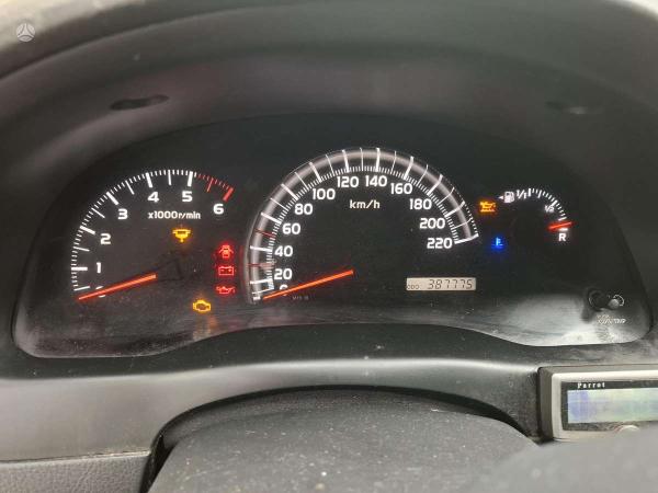 Sarkans Toyota avensis-verso 2005 Panevēža, ar dzinēja tilpumu 2.00 L un nobraukumu 388 tūkst. km par 1400 €, foto 7 vietnē AUTOMOTO.COM.LV