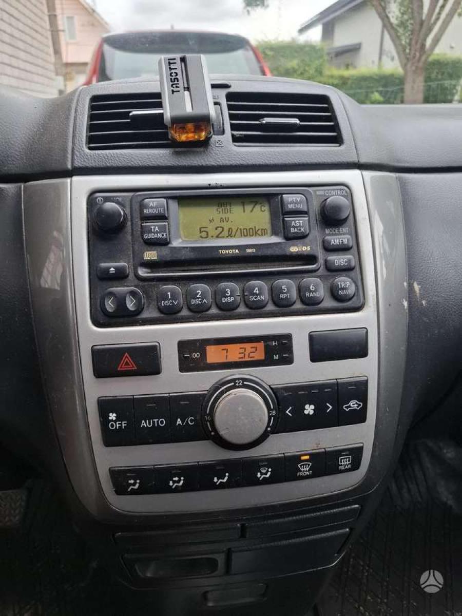 Red Toyota avensis-verso 2005 in Panevezys, with an engine capacity of 2.00 L and mileage of 388 thousand km for 1400 €, photo 8 on AUTOMOTO.COM.LV