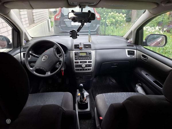 Sarkans Toyota avensis-verso 2005 Panevēža, ar dzinēja tilpumu 2.00 L un nobraukumu 388 tūkst. km par 1400 €, foto 9 vietnē AUTOMOTO.COM.LV