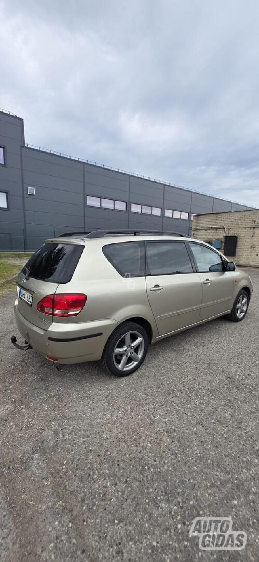Toyota avensis-verso 2002 Klaipėda, ar dzinēja tilpumu 2.00 L un nobraukumu 275 tūkst. km par 3500 €, foto 4 vietnē AUTOMOTO.COM.LV