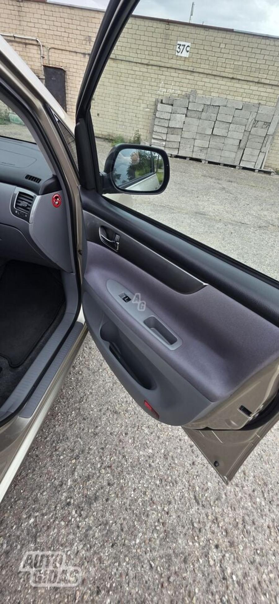Toyota avensis-verso 2002 Klaipėda, ar dzinēja tilpumu 2.00 L un nobraukumu 275 tūkst. km par 3500 €, foto 10 vietnē AUTOMOTO.COM.LV