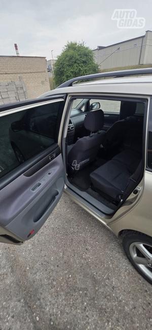 Toyota avensis-verso 2002 Klaipėda, ar dzinēja tilpumu 2.00 L un nobraukumu 275 tūkst. km par 3500 €, foto 11 vietnē AUTOMOTO.COM.LV