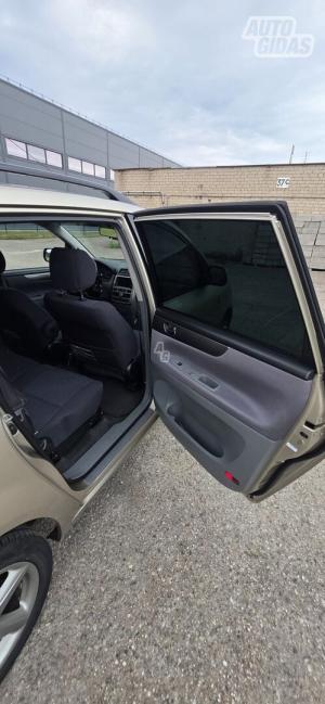 Toyota avensis-verso 2002 Klaipėda, ar dzinēja tilpumu 2.00 L un nobraukumu 275 tūkst. km par 3500 €, foto 12 vietnē AUTOMOTO.COM.LV